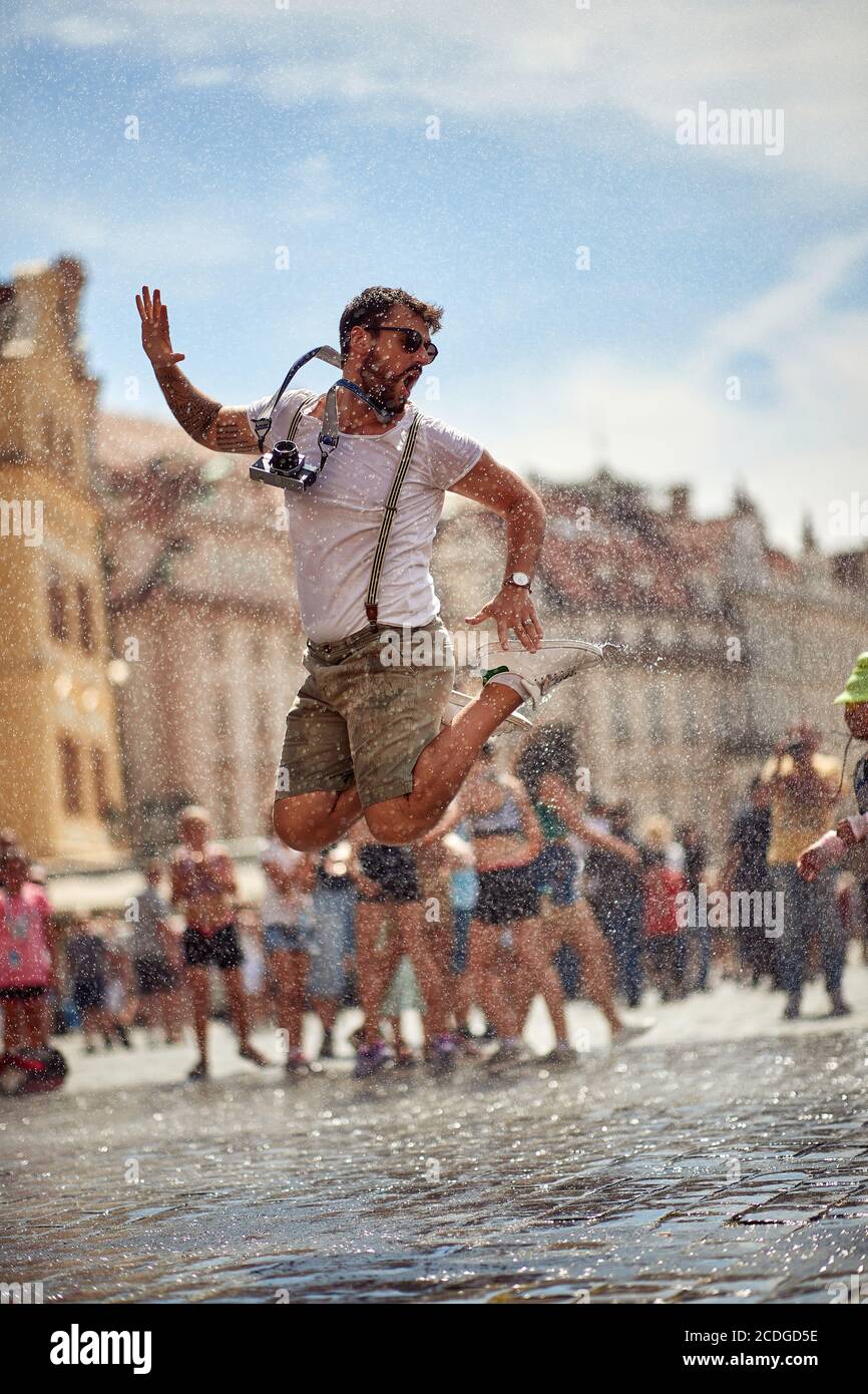 Man friends summer smiling hi-res stock photography and images - Alamy