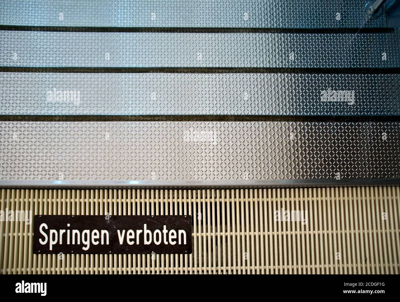 Warning sign no jumping hi-res stock photography and images - Alamy