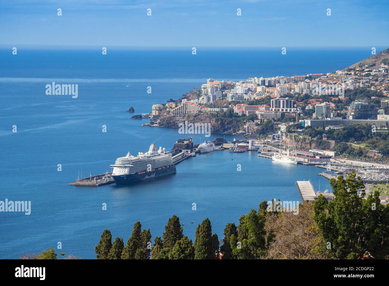 Cruise ship terminal madeira hi-res stock photography and images - Alamy