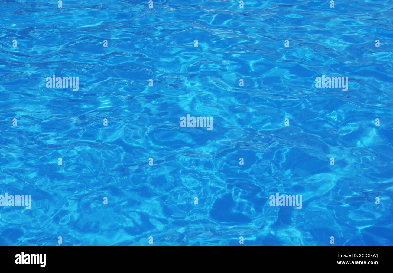 beautiful clear pool water reflecting in the sun Stock Photo - Alamy