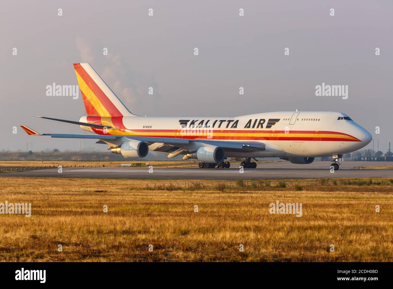 Boeing 747 400 freighter hi-res stock photography and images - Alamy