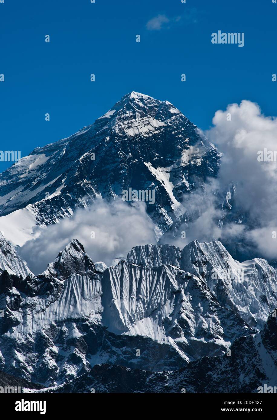Top of mount everest hi-res stock photography and images - Alamy