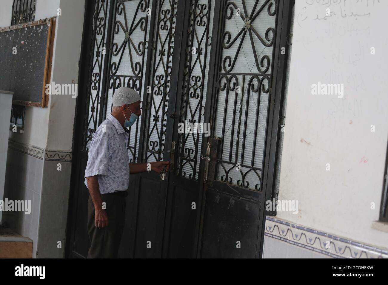 Deir Al-Balah, The Gaza Strip, Palestine. 28th Aug, 2020. Mosque staff ...