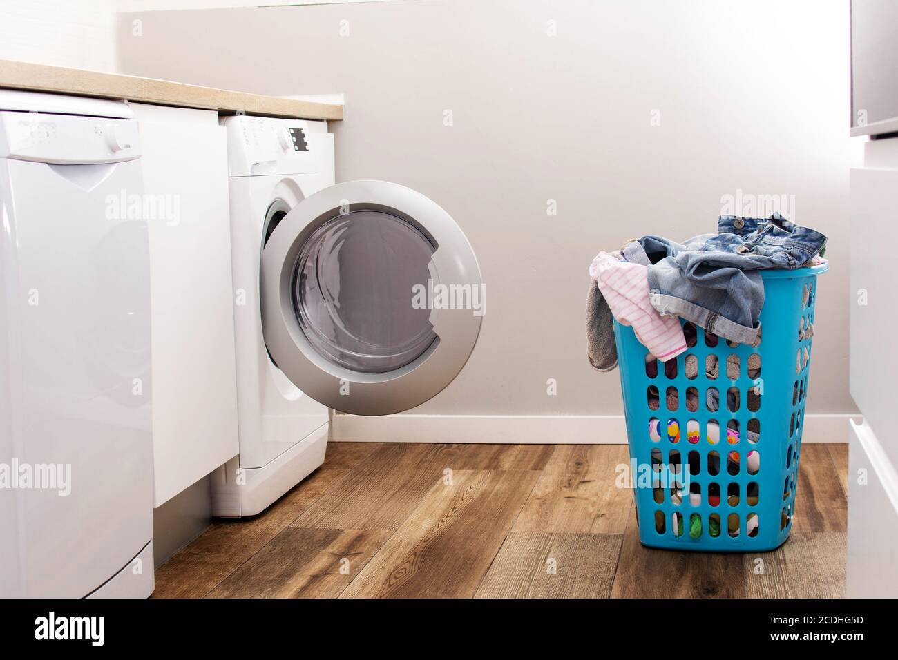 Kitchen washing machine hi-res stock photography and images - Alamy