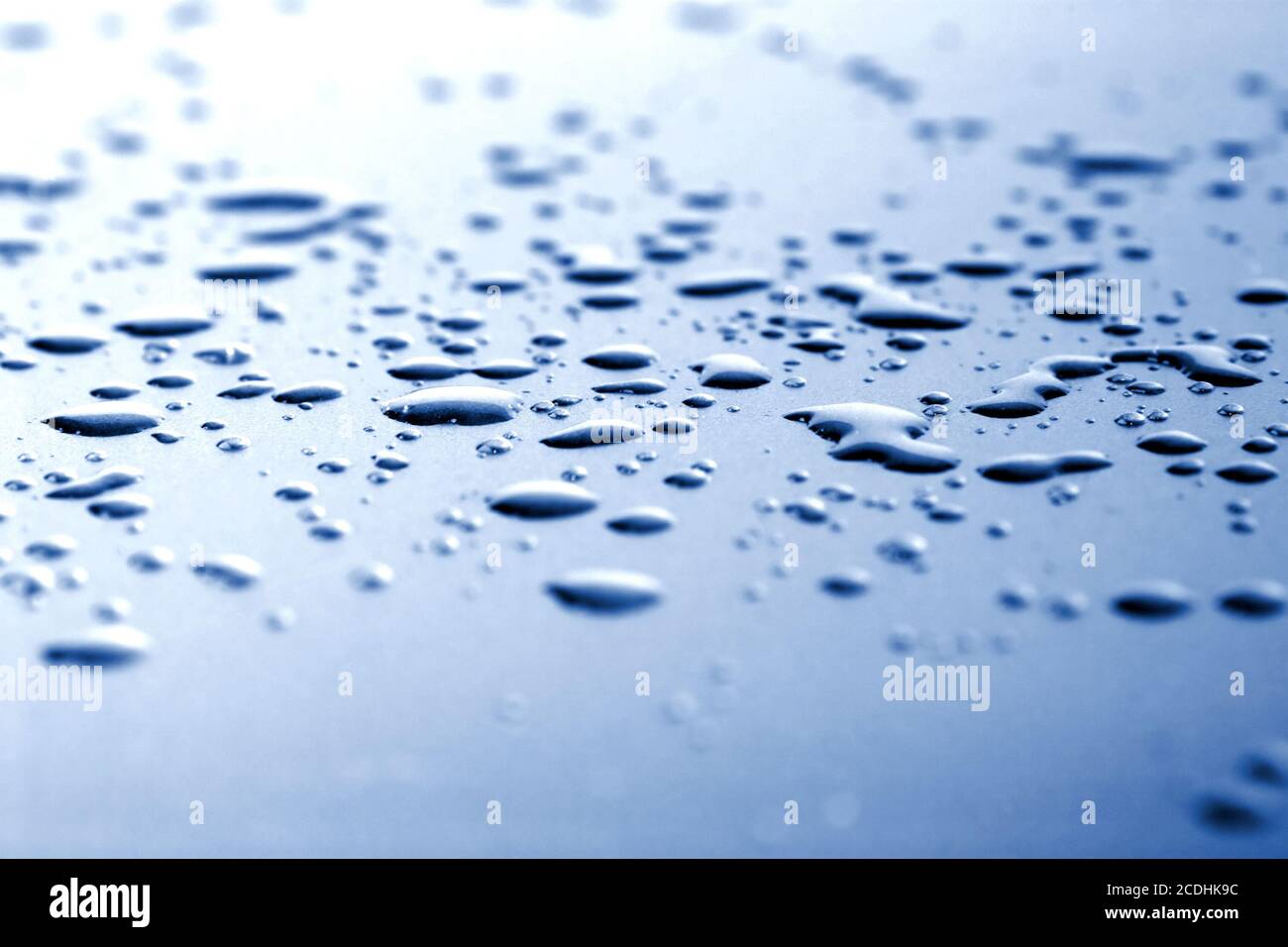 Dewdrops on glass from rain hi-res stock photography and images - Alamy