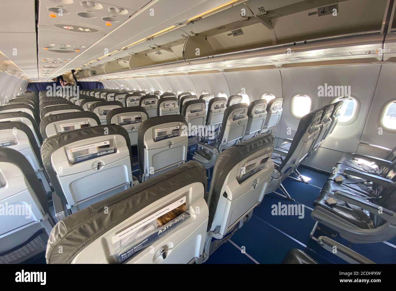 Empty aircraft hi-res stock photography and images - Alamy