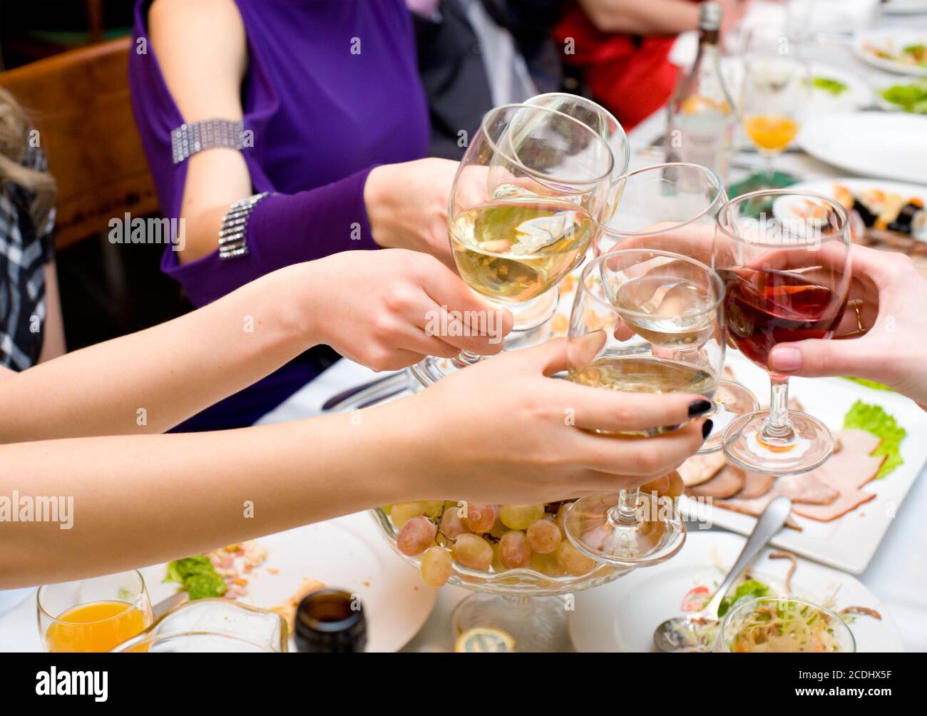 Cheers cheers hi-res stock photography and images - Alamy