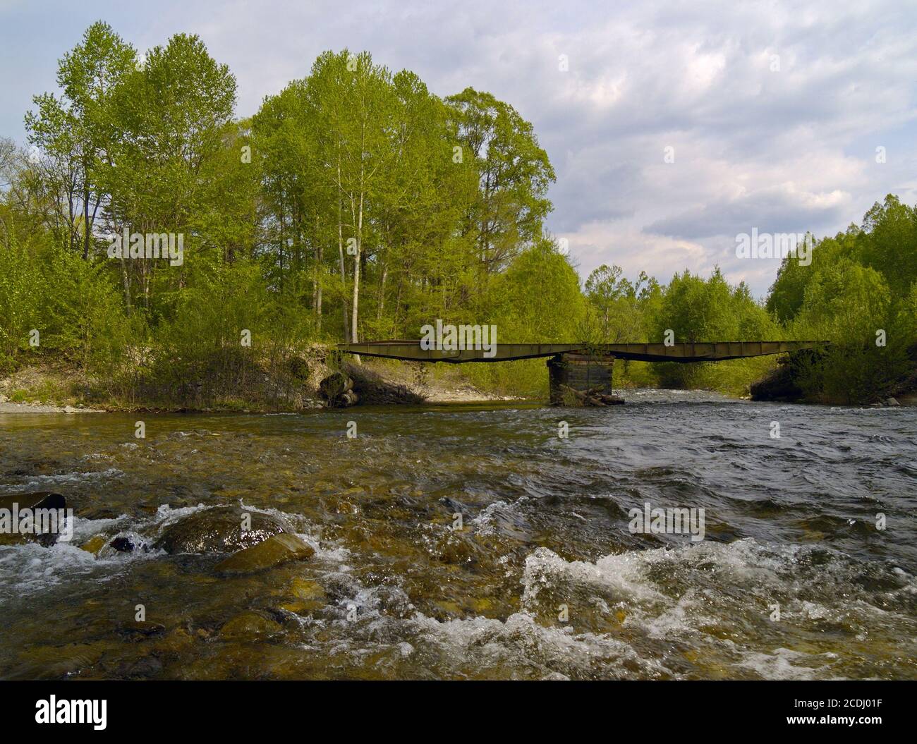 Timber bridge river hi-res stock photography and images - Alamy
