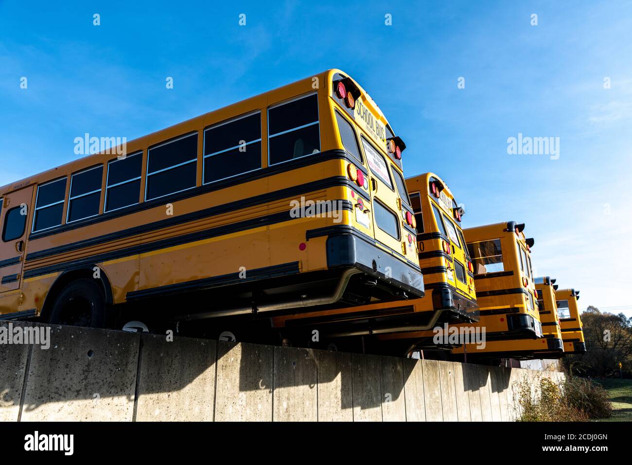 Buses in a row hi-res stock photography and images - Alamy