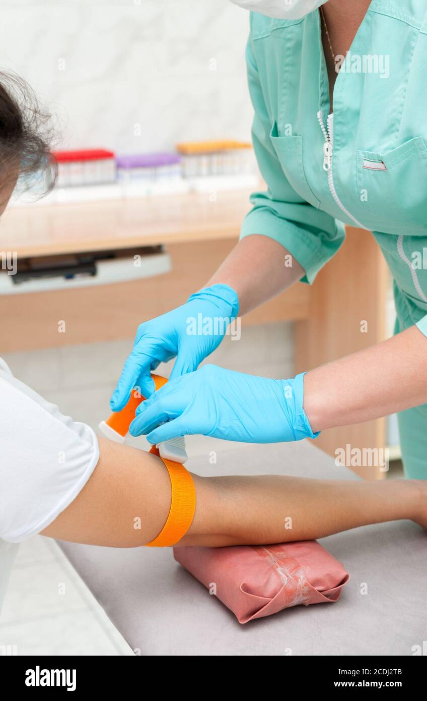 application of tourniquet Stock Photo - Alamy