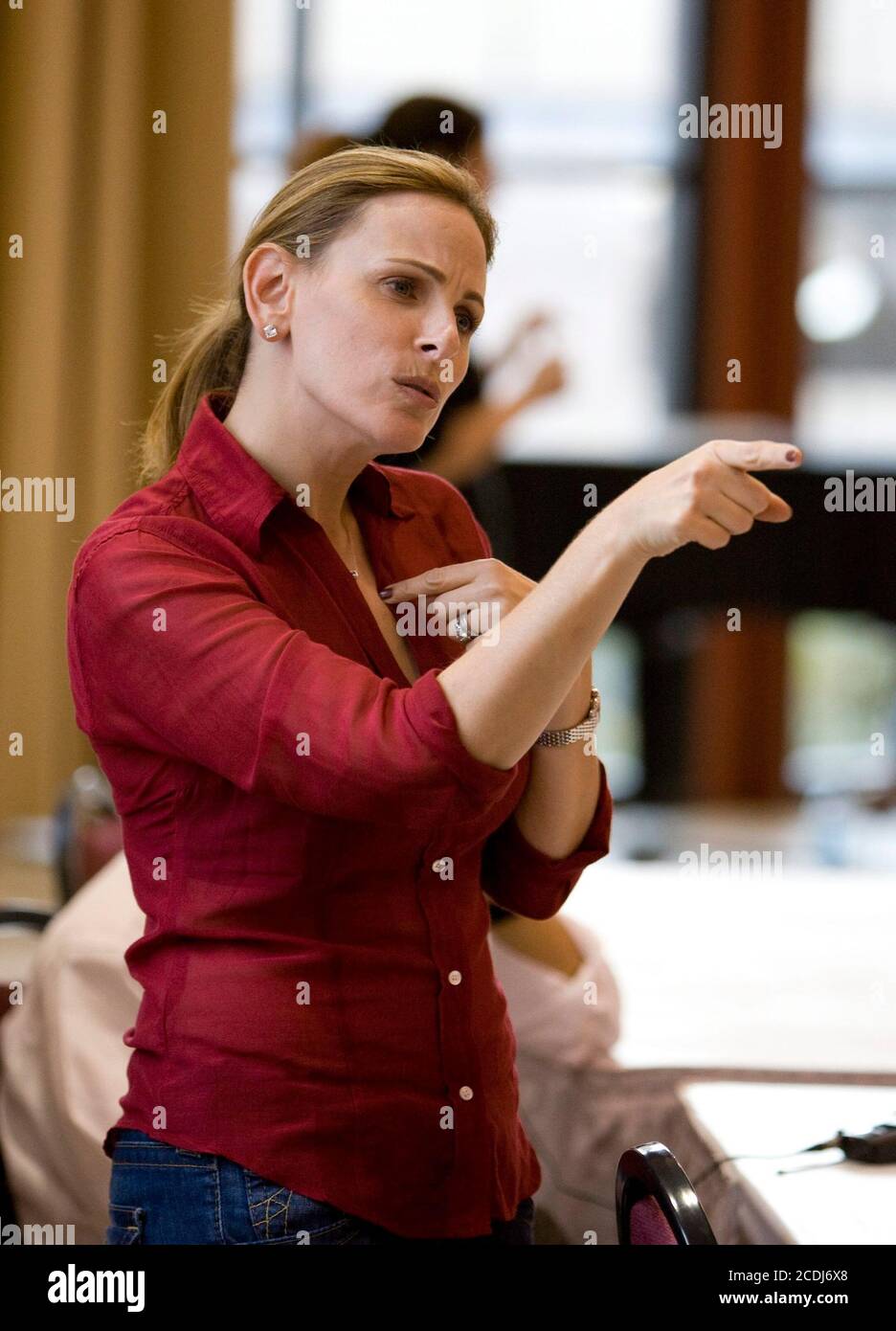 Actress marlee matlin hi-res stock photography and images - Alamy