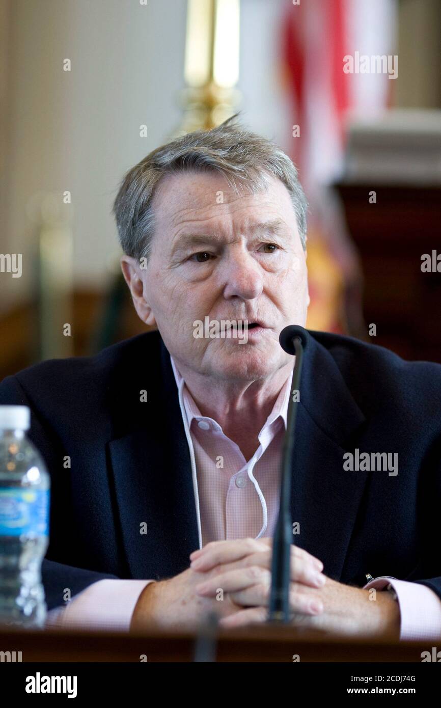 Veteran newsman hi-res stock photography and images - Alamy