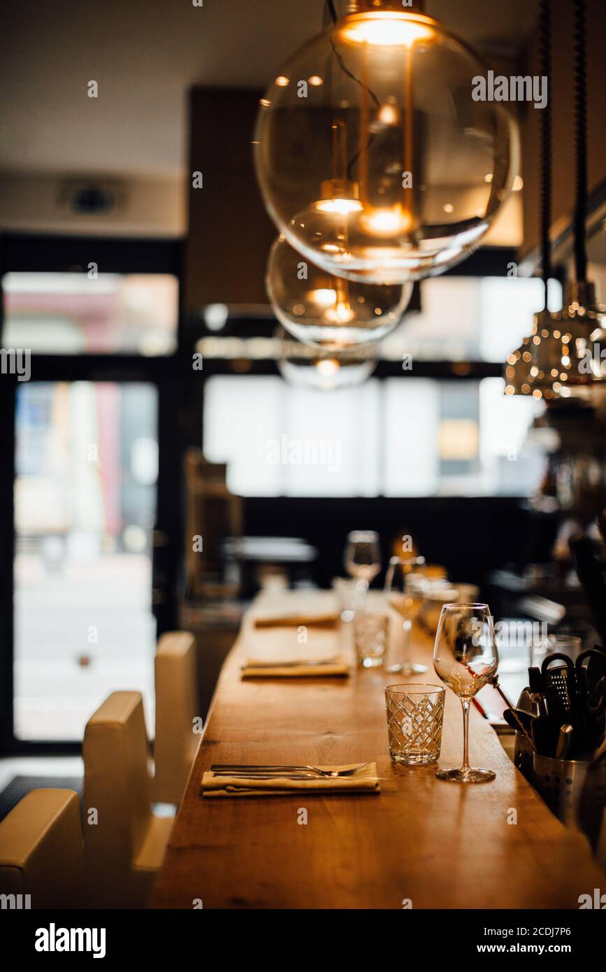 Open kitchen restaurant hi-res stock photography and images - Alamy