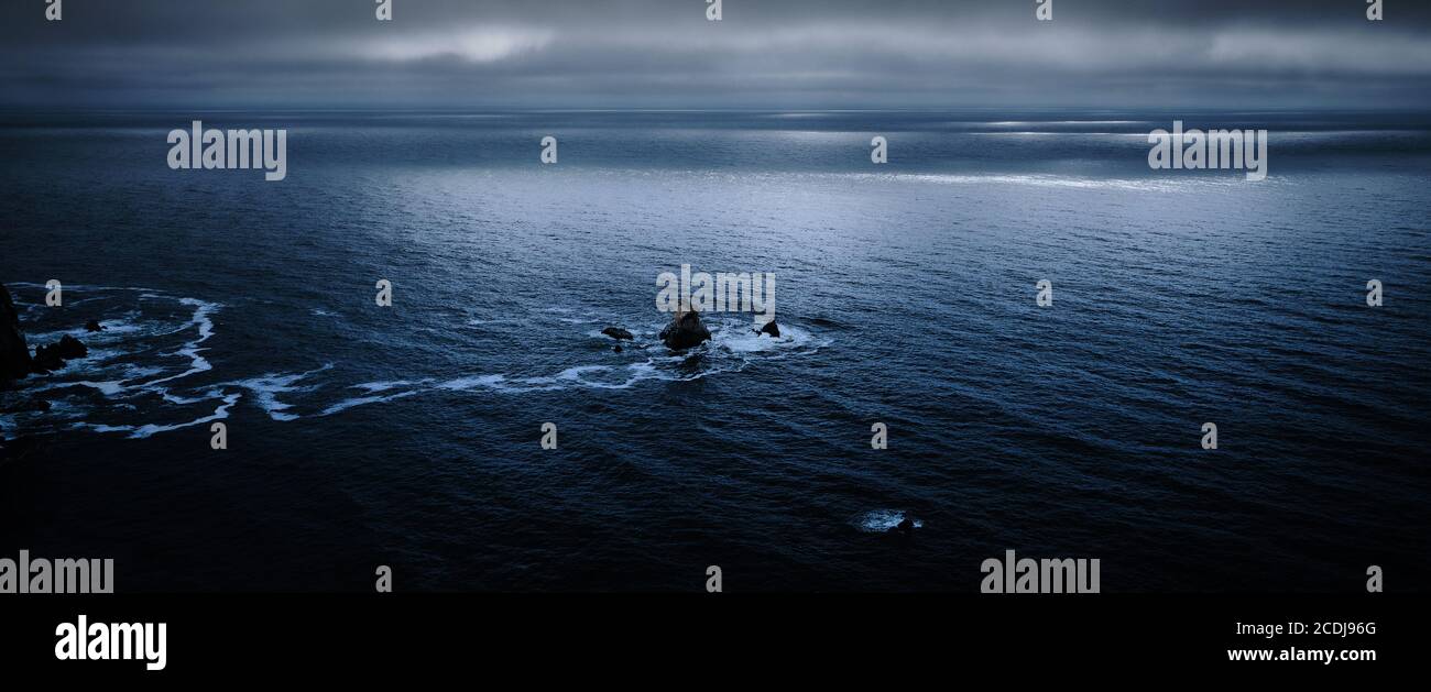 View of the Pacific Ocean on an Overcast Day Stock Photo - Alamy
