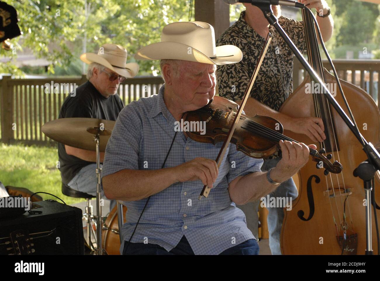 Fiddle bow country hi-res stock photography and images - Alamy