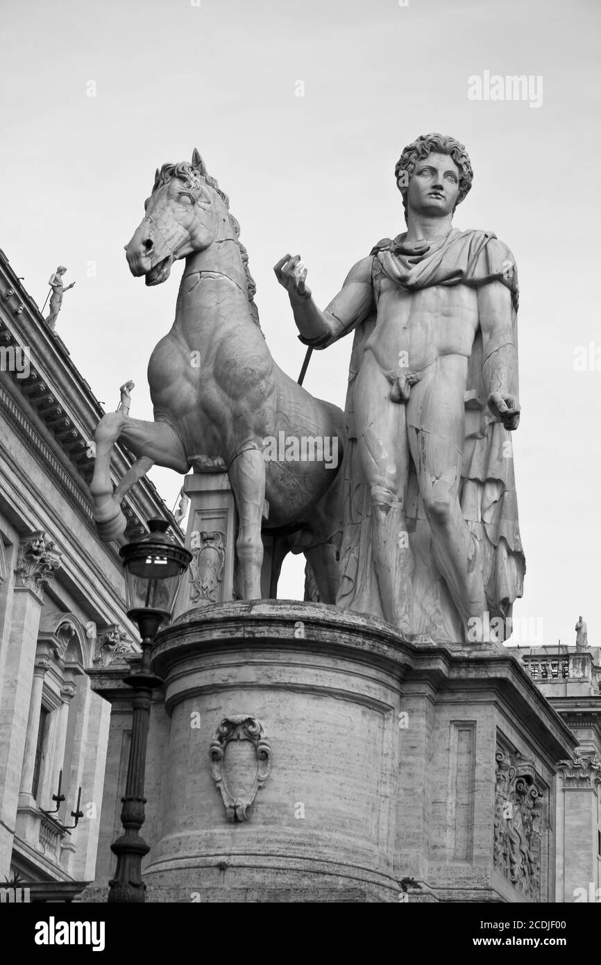 Statue structure Black and White Stock Photos & Images - Alamy