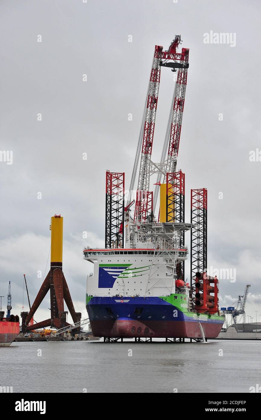 Jack up _ vessel hi-res stock photography and images - Alamy