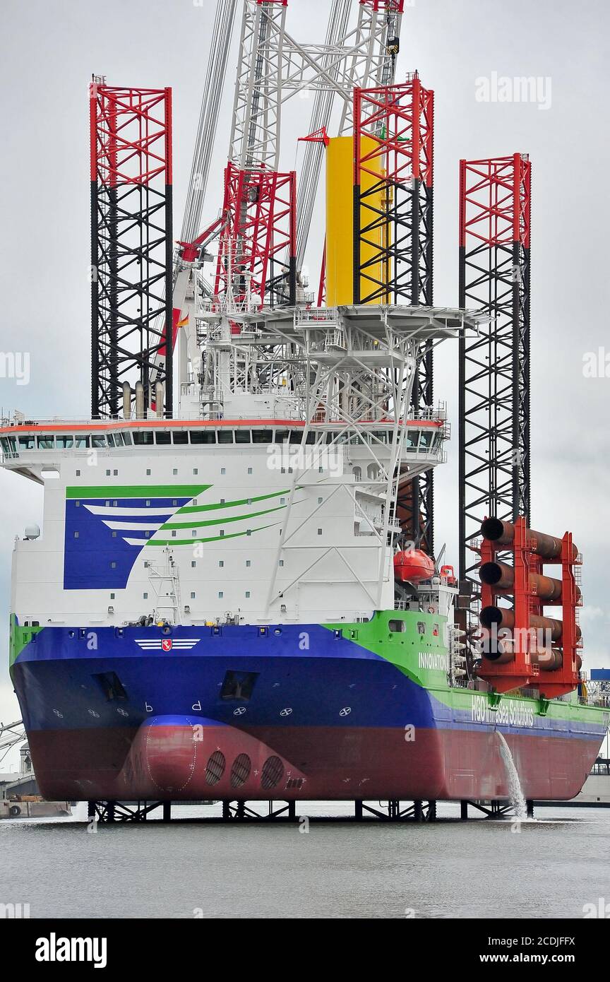 Jack up vessel hi-res stock photography and images - Alamy