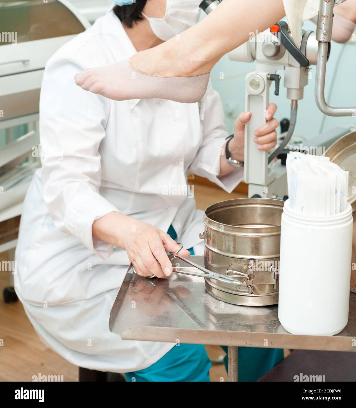 Gynaecologist hi-res stock photography and images - Alamy