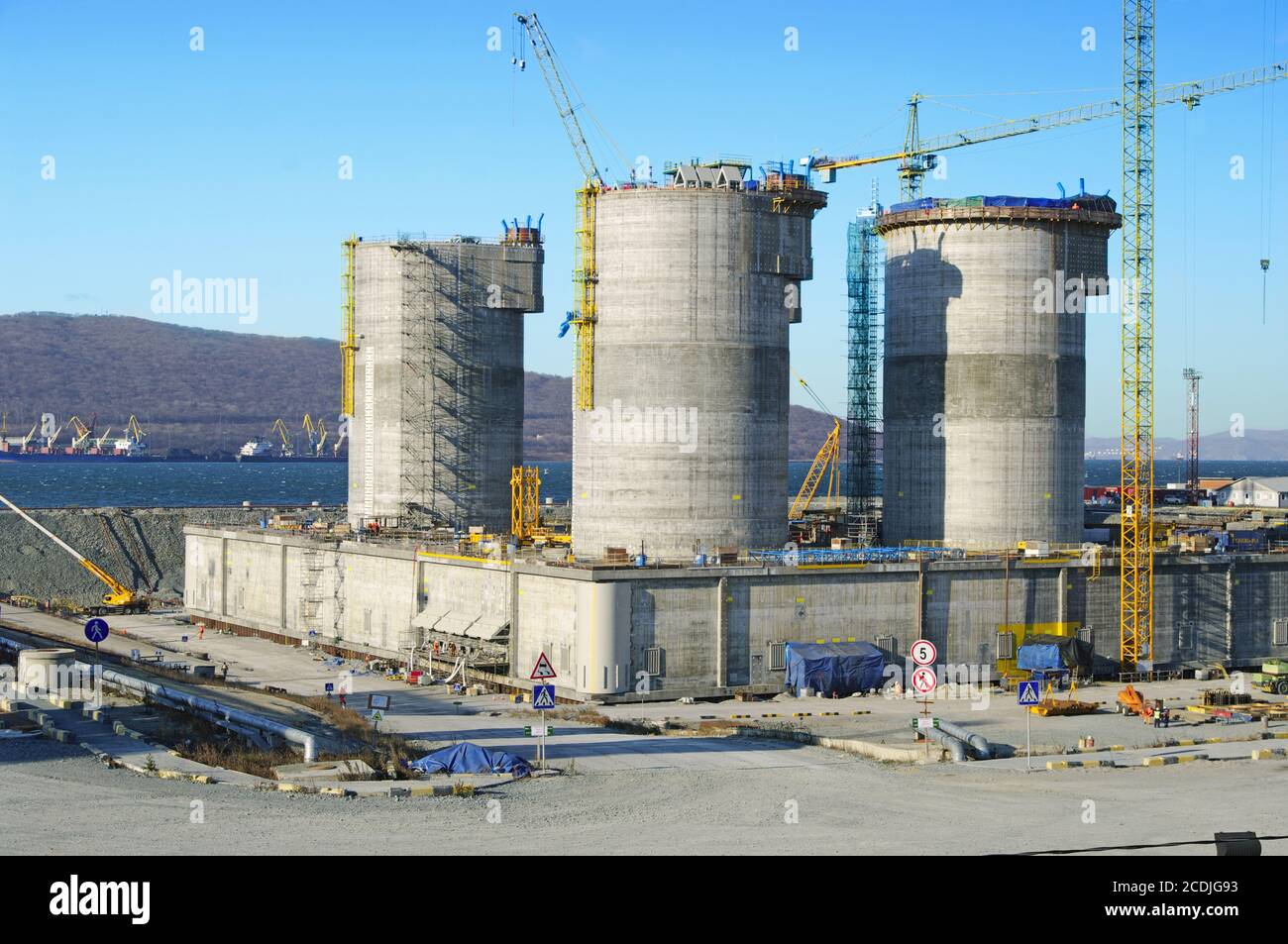 Platform oil hi-res stock photography and images - Alamy