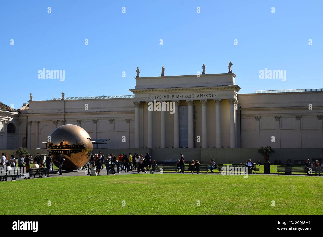 Pine Cone - Pigna - In the Courtyard of the Vatican Museums, Rome Stock ...