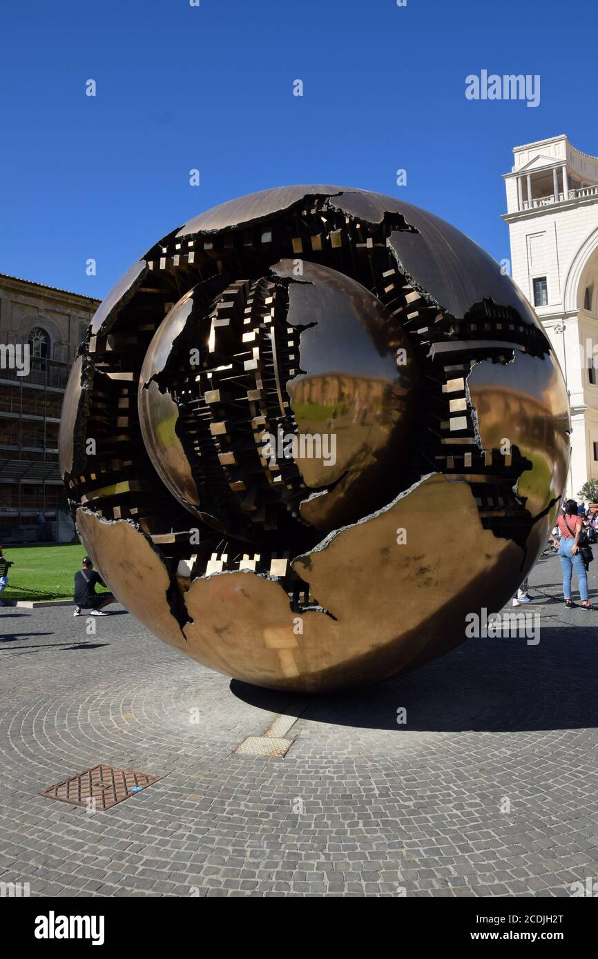 Pine Cone - Pigna - In the Courtyard of the Vatican Museums, Rome Stock ...