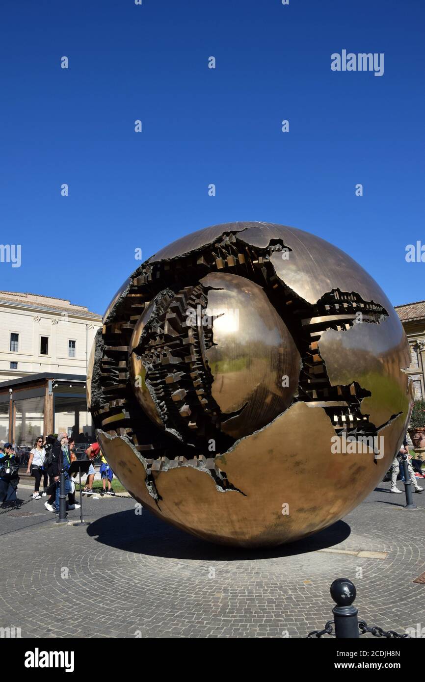 Pine Cone - Pigna - In the Courtyard of the Vatican Museums, Rome Stock ...