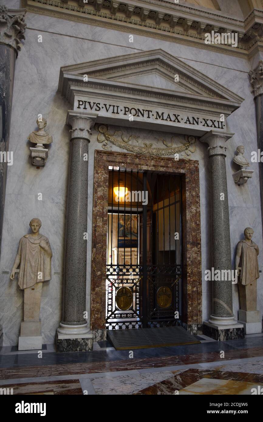 Museums of the vatican library hi-res stock photography and images - Alamy