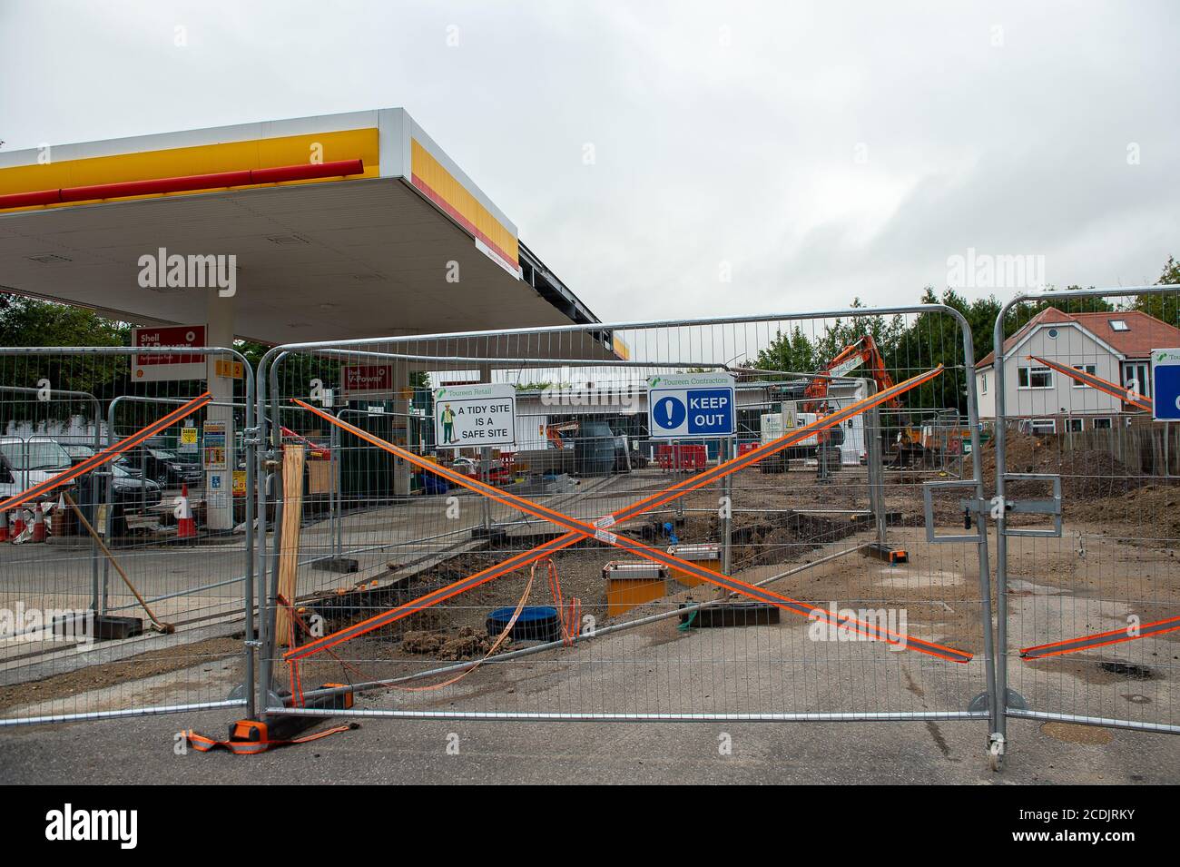 Windsor, Berkshire, UK. 28th August, 2020. The Shell Petrol station in ...