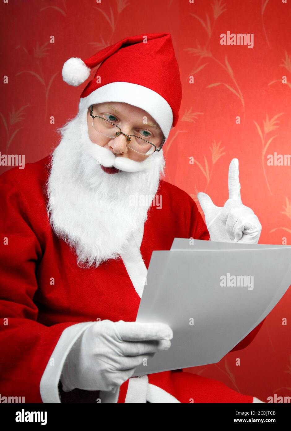 santa claus get a letter Stock Photo - Alamy