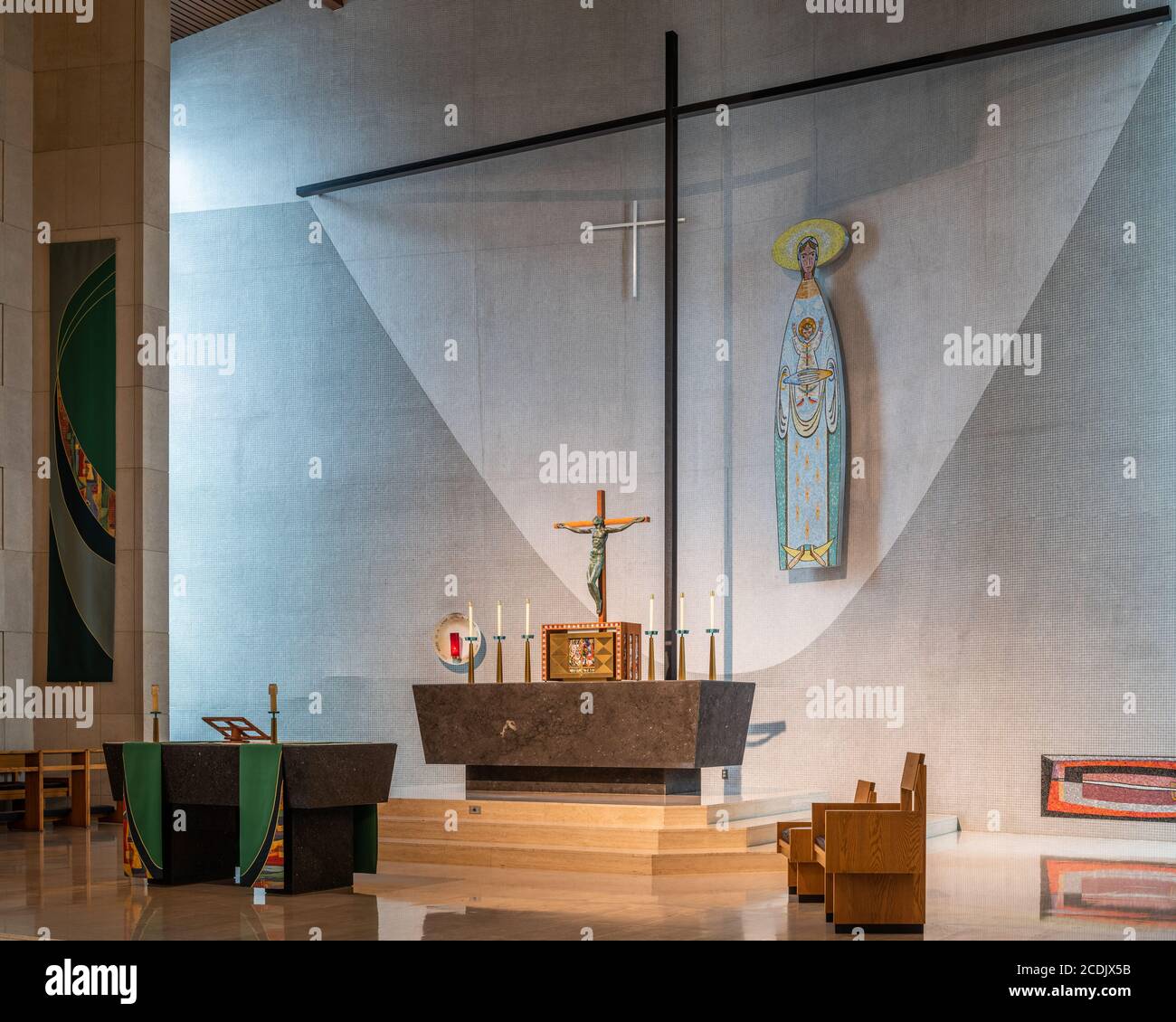Interior of St. Mary Church, designed by Harold Spitznagel Stock Photo ...