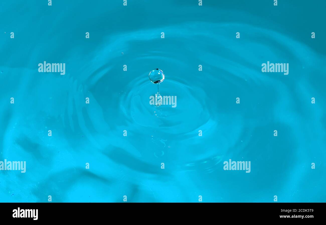 R splash hi-res stock photography and images - Alamy