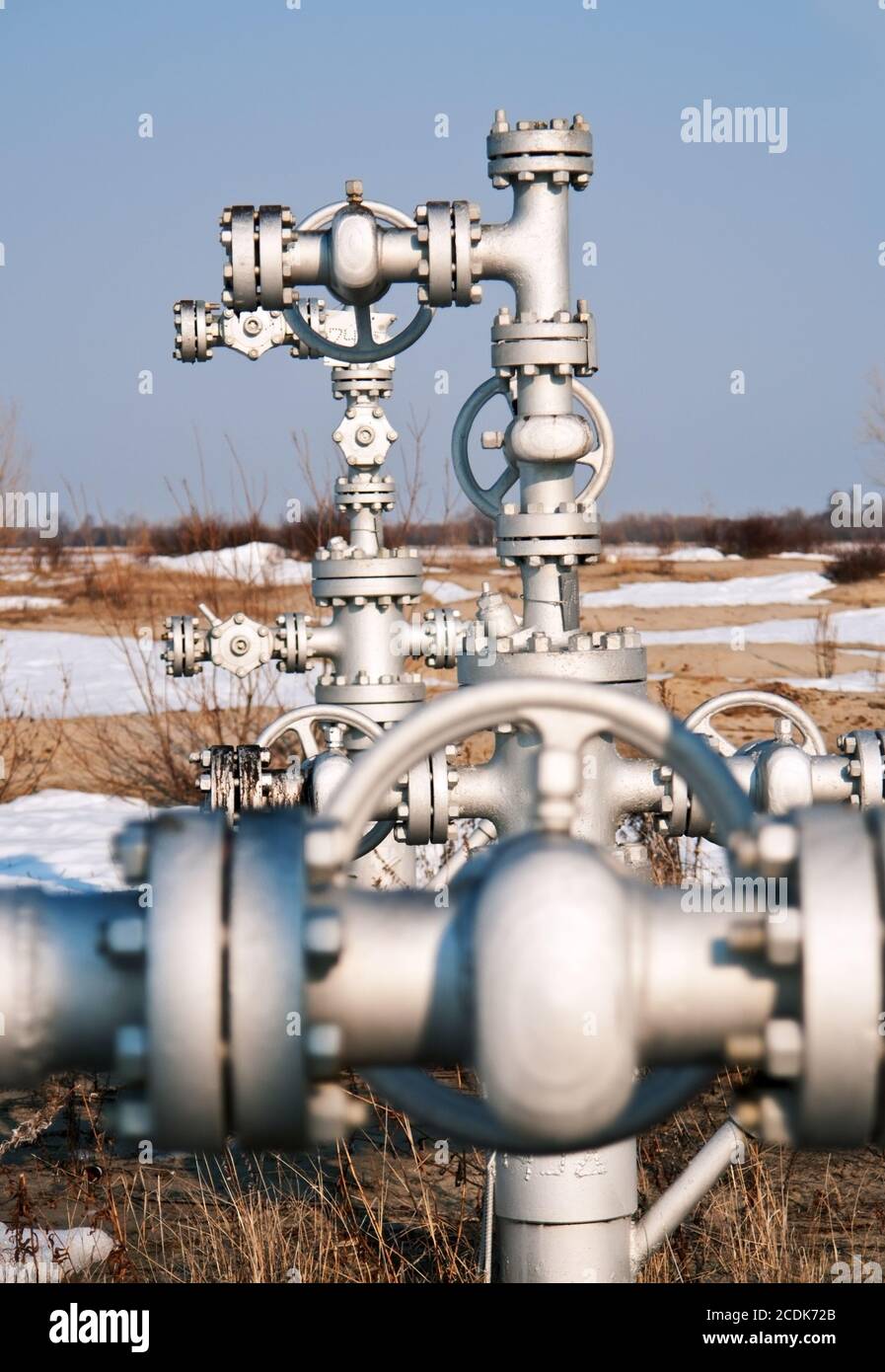 Oil and gas wellhead hi-res stock photography and images - Alamy