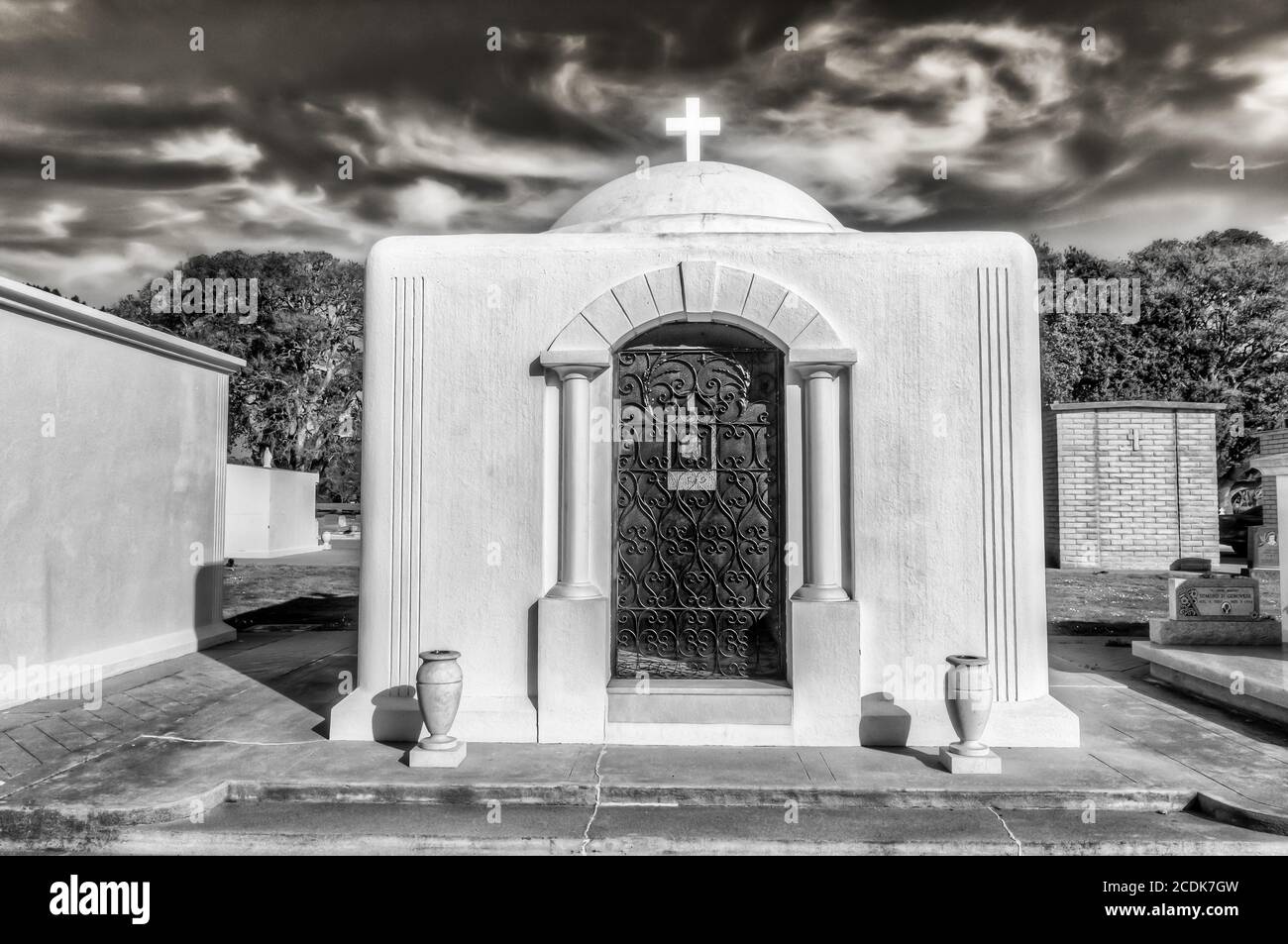 Outdoor crypt hi-res stock photography and images - Alamy