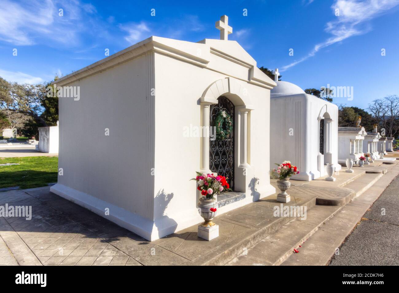 Outdoor crypt hi-res stock photography and images - Alamy