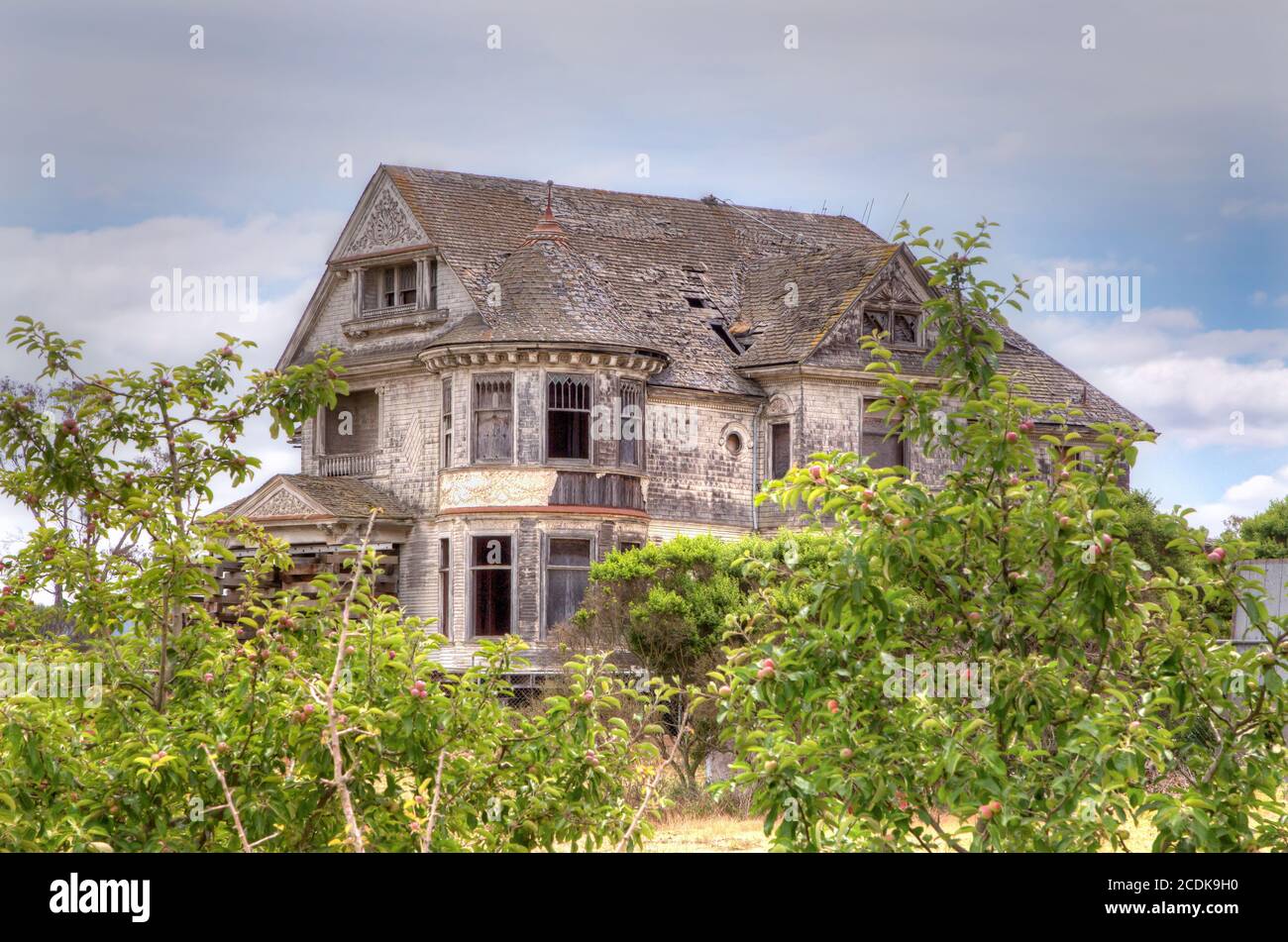 Abandoned empty house built structure hi-res stock photography and ...