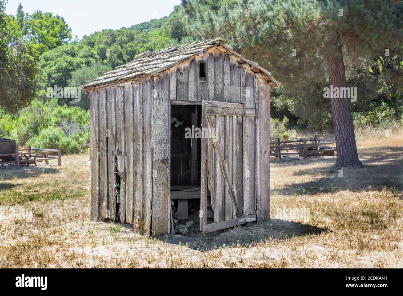 Outhouse old broken wooden hi-res stock photography and images - Alamy