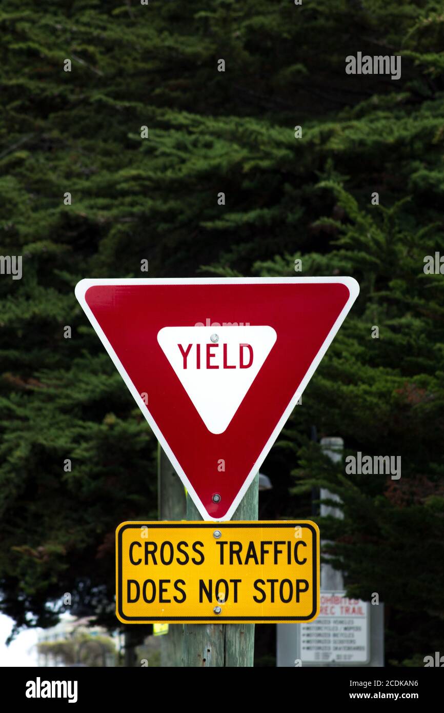 Yield sign blank hi-res stock photography and images - Alamy
