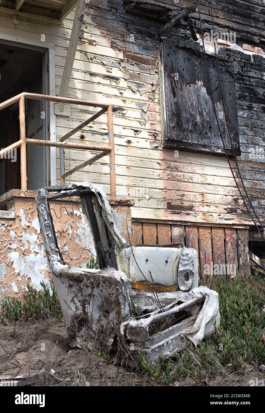 Burned house exterior hi-res stock photography and images - Alamy
