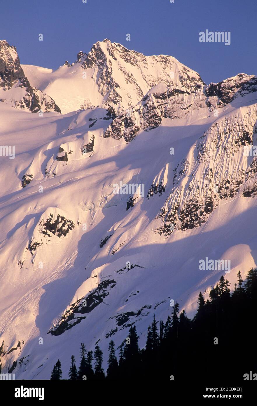 Mount shuksan winter mountains cascades hi-res stock photography and ...