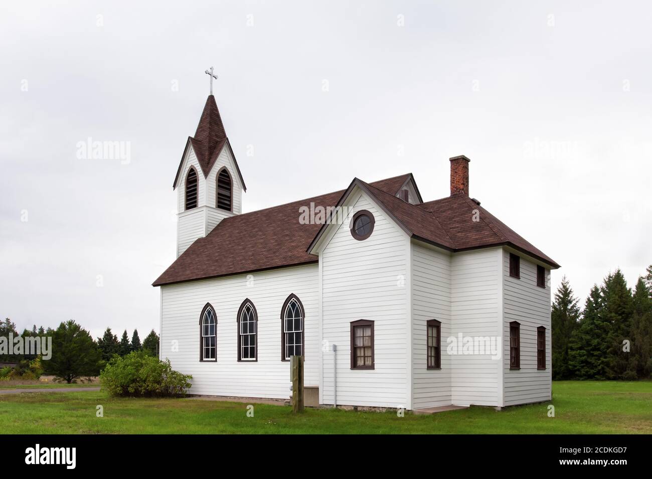 White country church steeple hi-res stock photography and images - Alamy