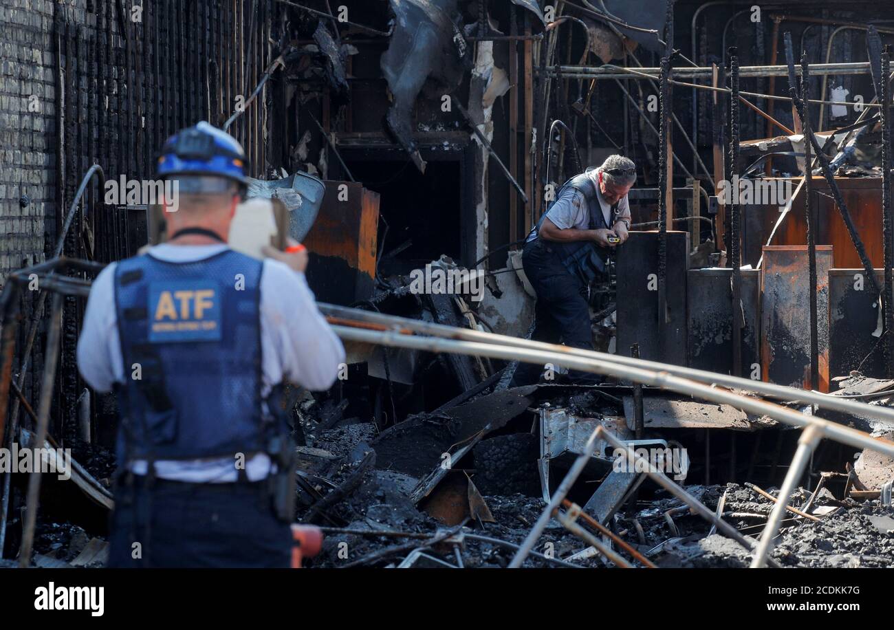 Burnt out building hi-res stock photography and images - Alamy