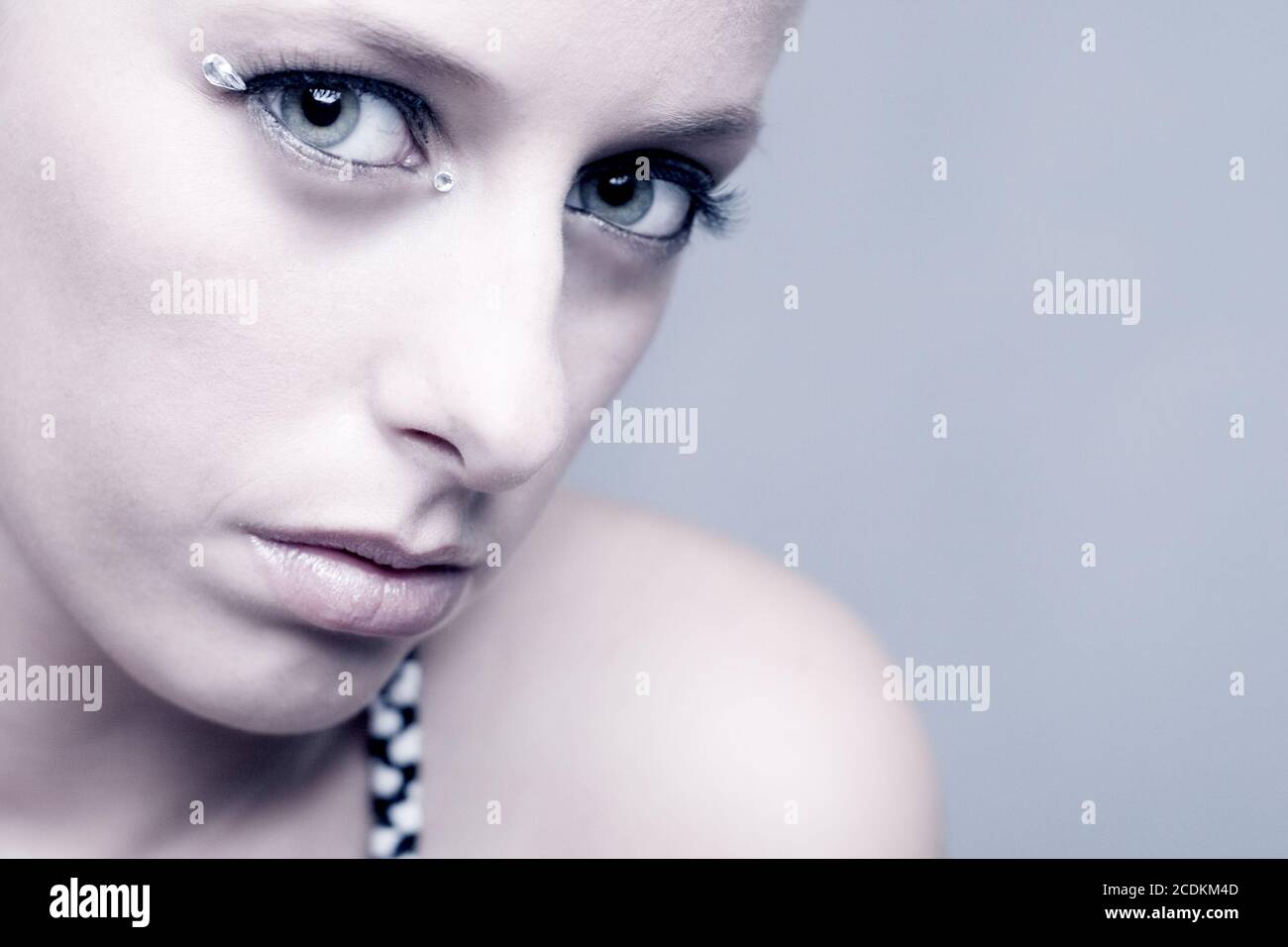 Looking bored hi-res stock photography and images - Alamy