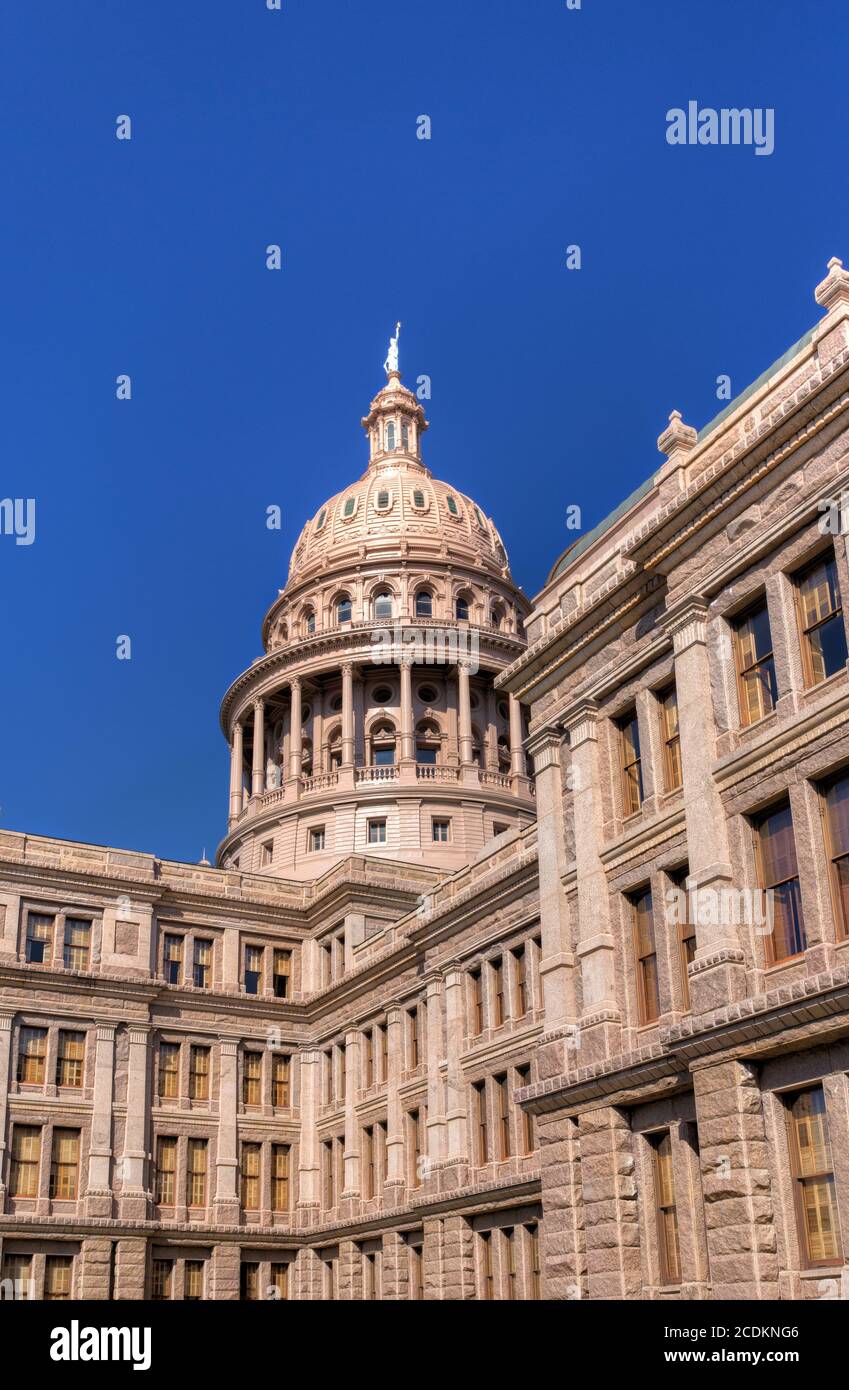 Vertical Texas State Capitol Building Stock Photo - Alamy