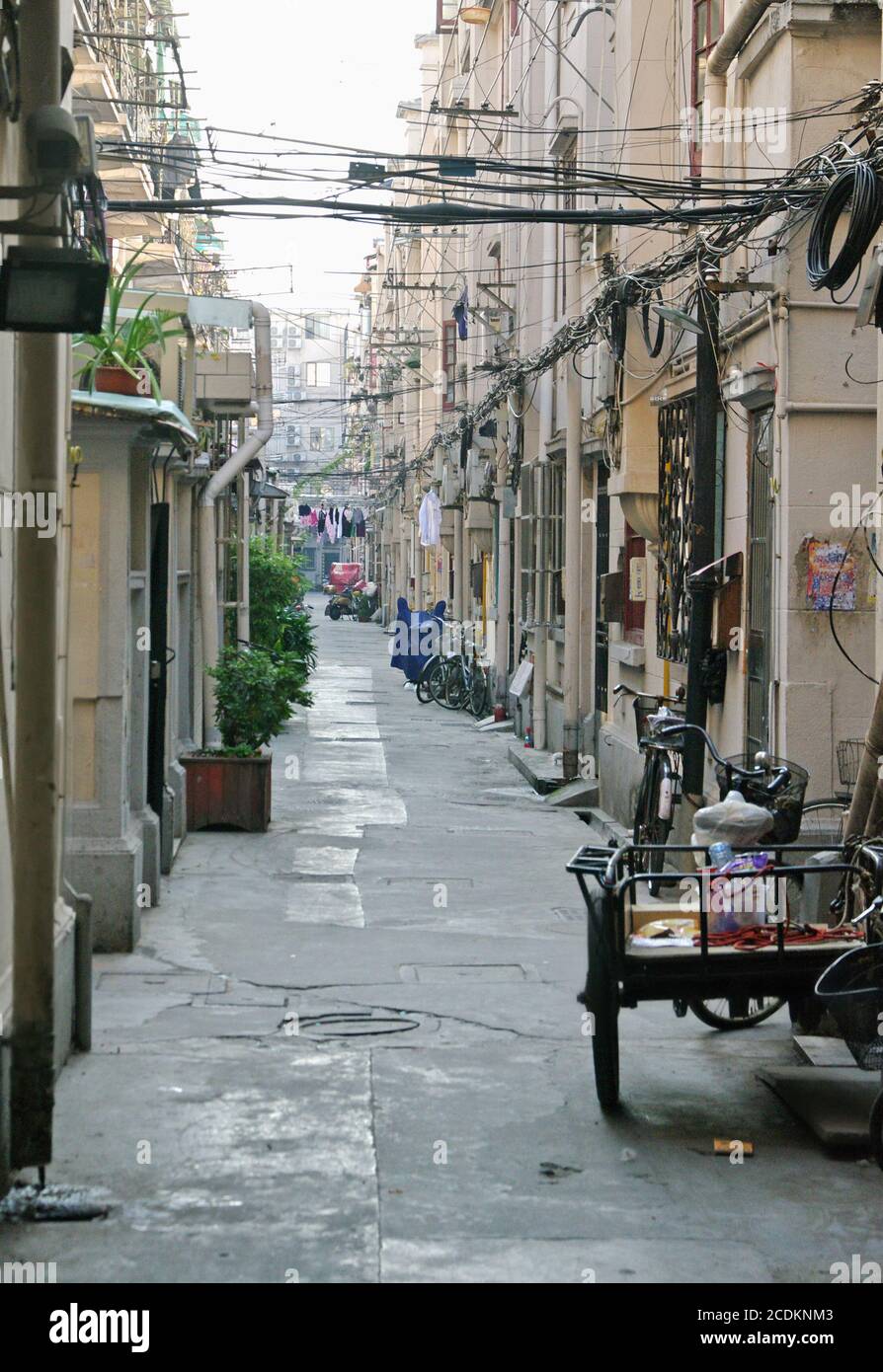 Traditional Chinese alley in old area of Shanghai Stock Photo - Alamy