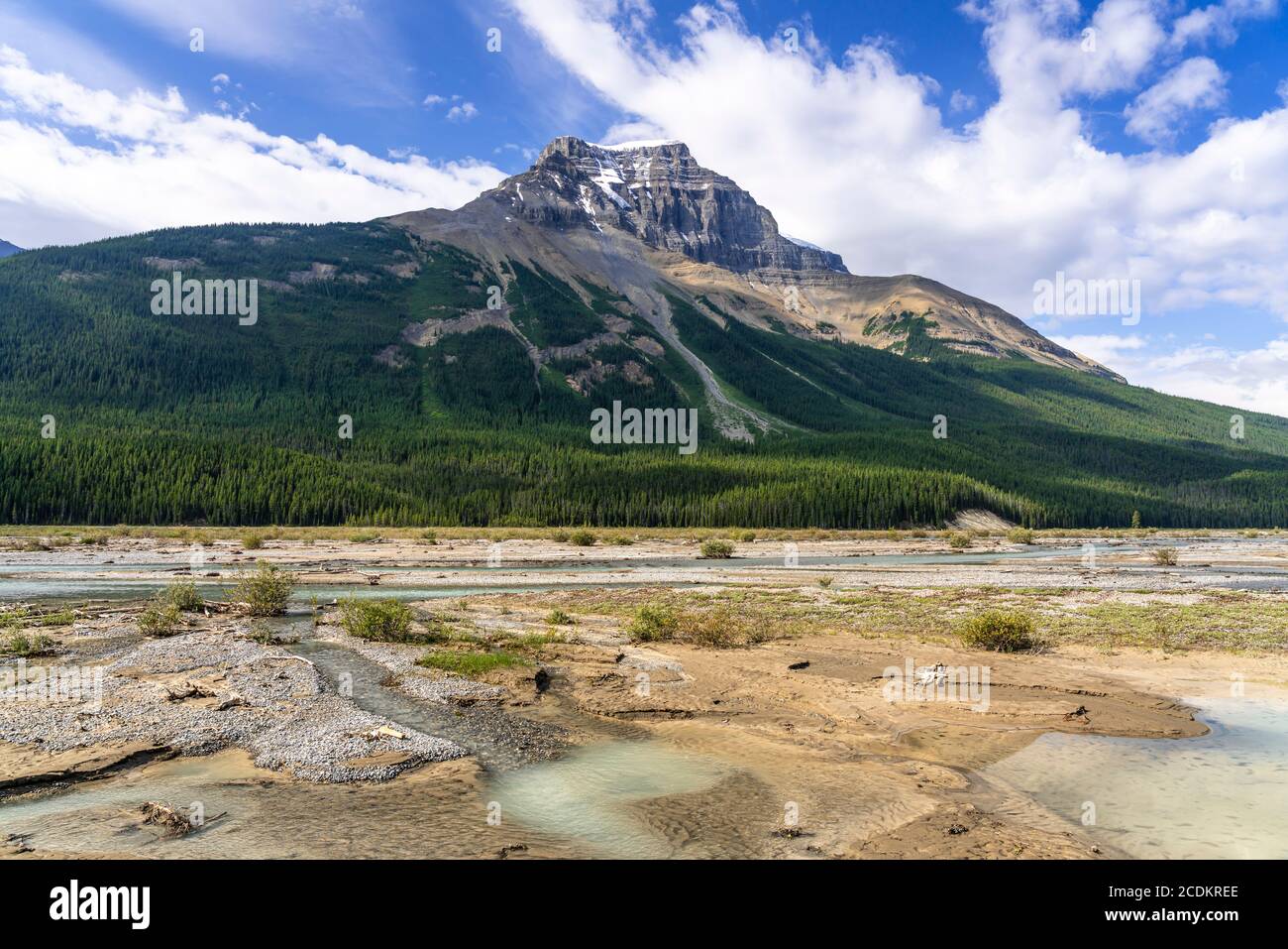 Icefields parkway, alberta, canada hi-res stock photography and images ...