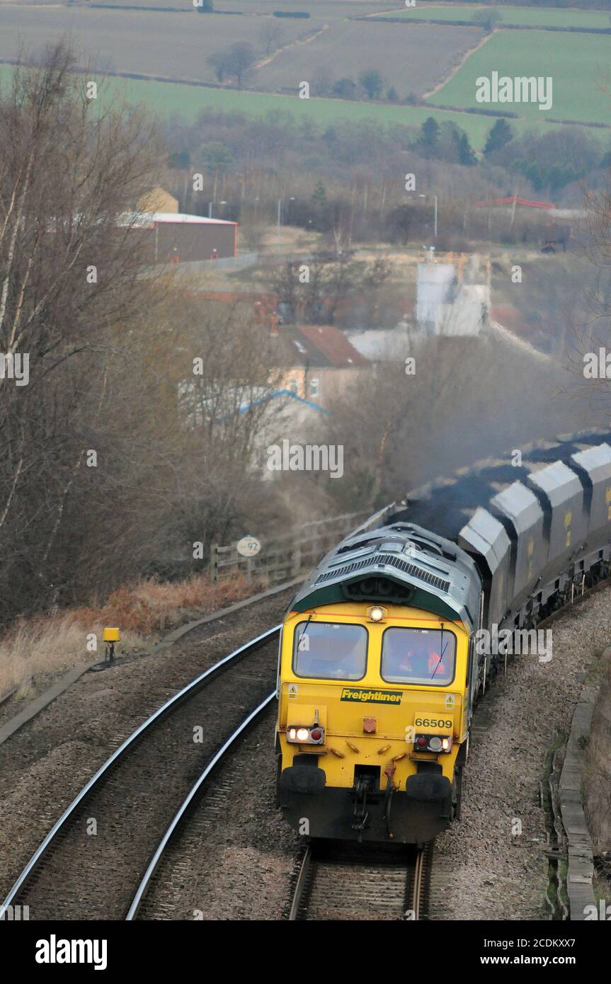 Class 66 locomotive on freightliner train hi-res stock photography and ...