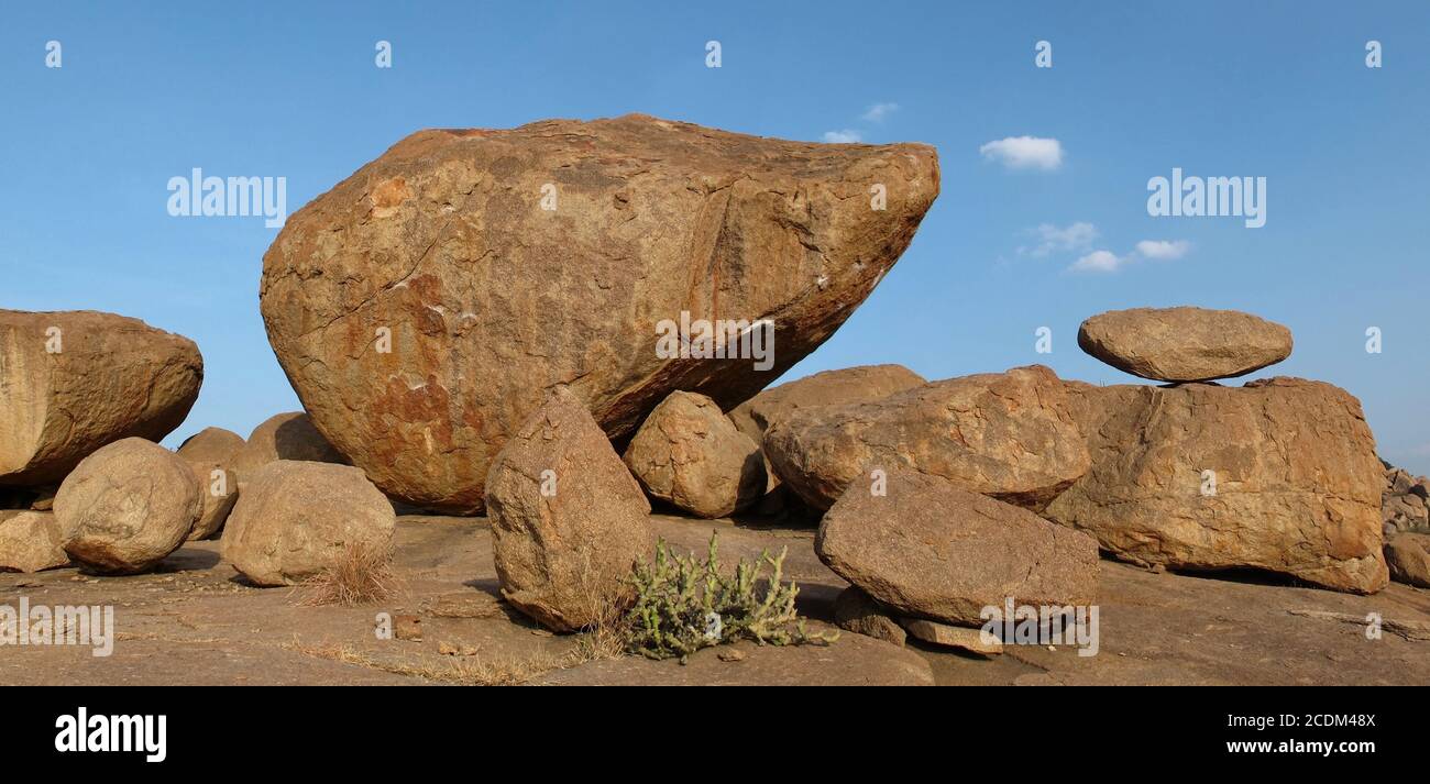 Balancing rock india hi-res stock photography and images - Alamy