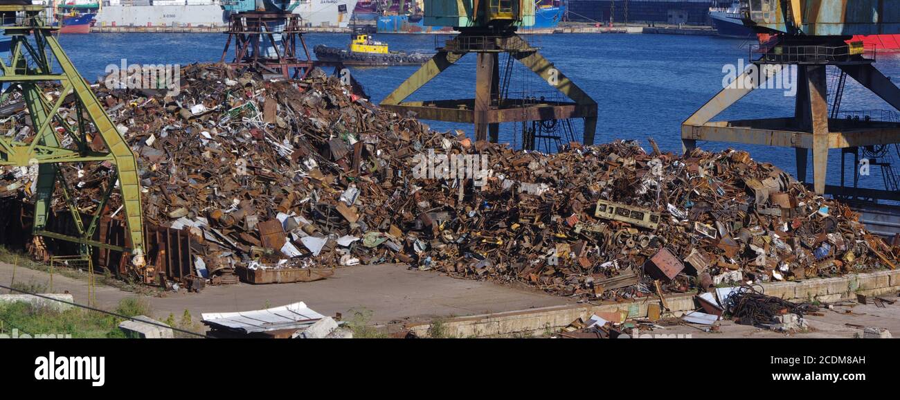 Scrap loading hi-res stock photography and images - Alamy