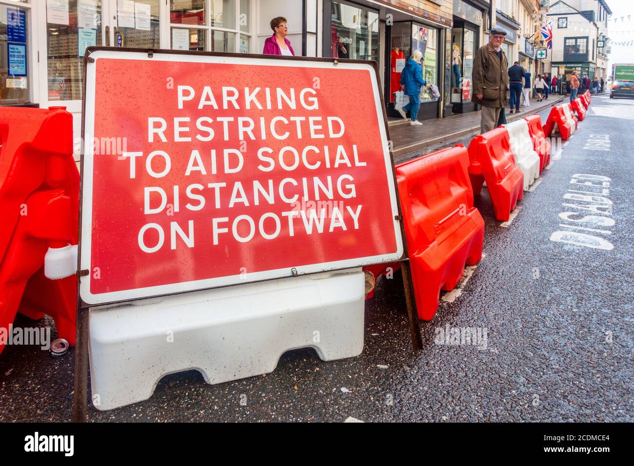 Parking restriction sign uk street hi-res stock photography and images ...